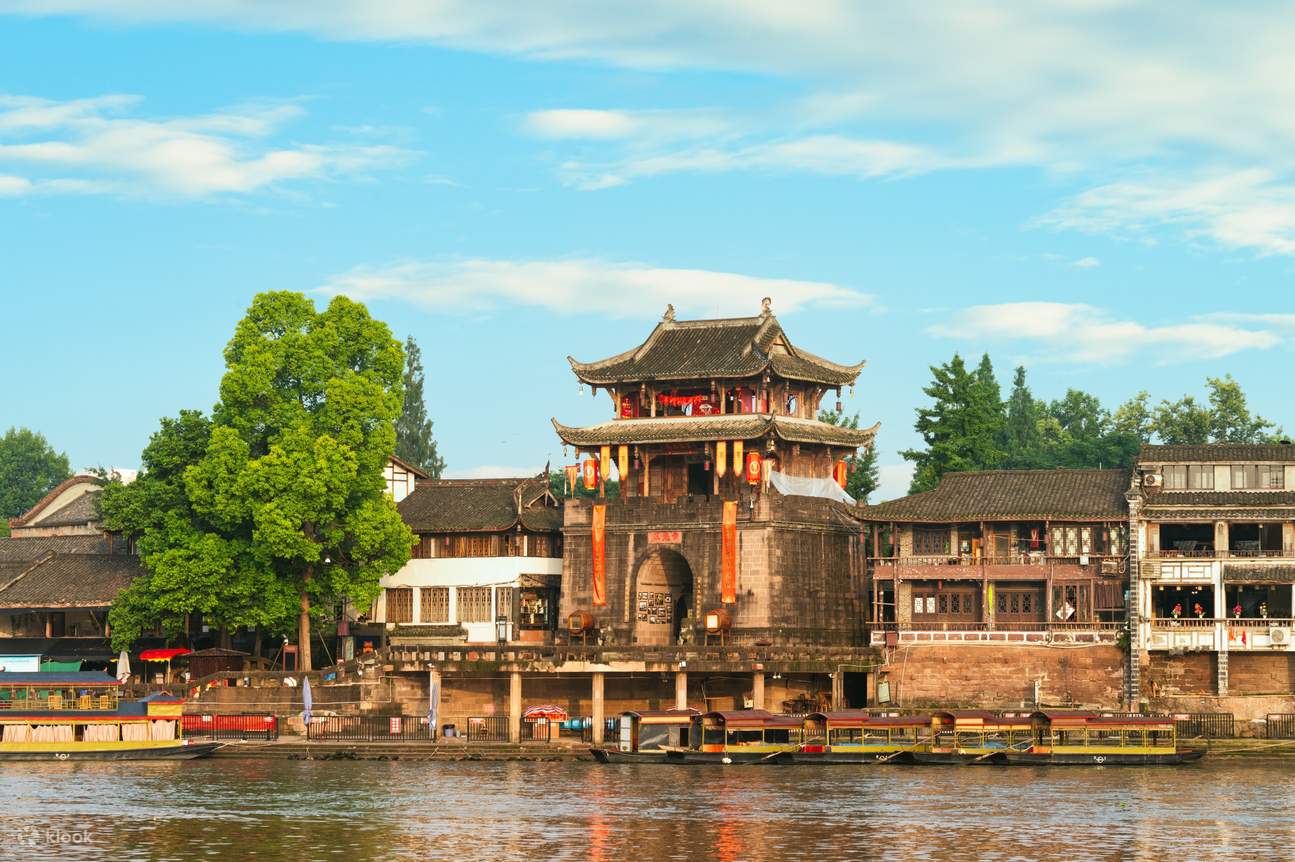 [Meet Xiangxiang] Bifengxia Panda Base & Huanglongxi One-day Tour ...